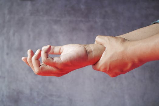 Effective Ways to Treat a Sprained Thumb and Speed Up Recovery - Your ...